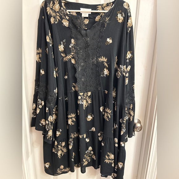 Starling Reine | Dresses | Starling Reine Black Floral Babydoll Dress ...